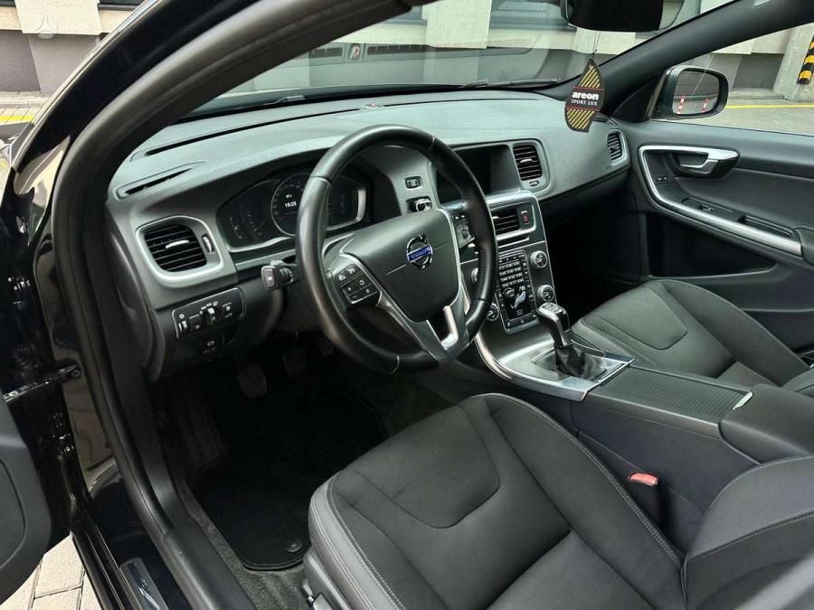 Black Volvo S60 2014 in Kaunas, with an engine capacity of 2.00 L and mileage of 238 thousand km for 5990 €, photo 11 on AUTOMOTO.COM.LV