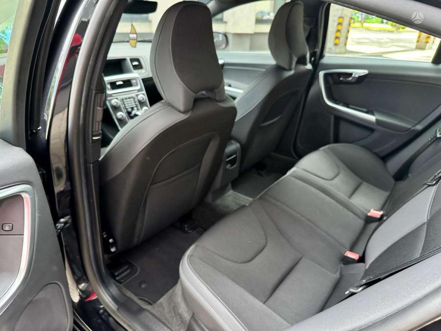 Black Volvo S60 2014 in Kaunas, with an engine capacity of 2.00 L and mileage of 238 thousand km for 5990 €, photo 14 on AUTOMOTO.COM.LV
