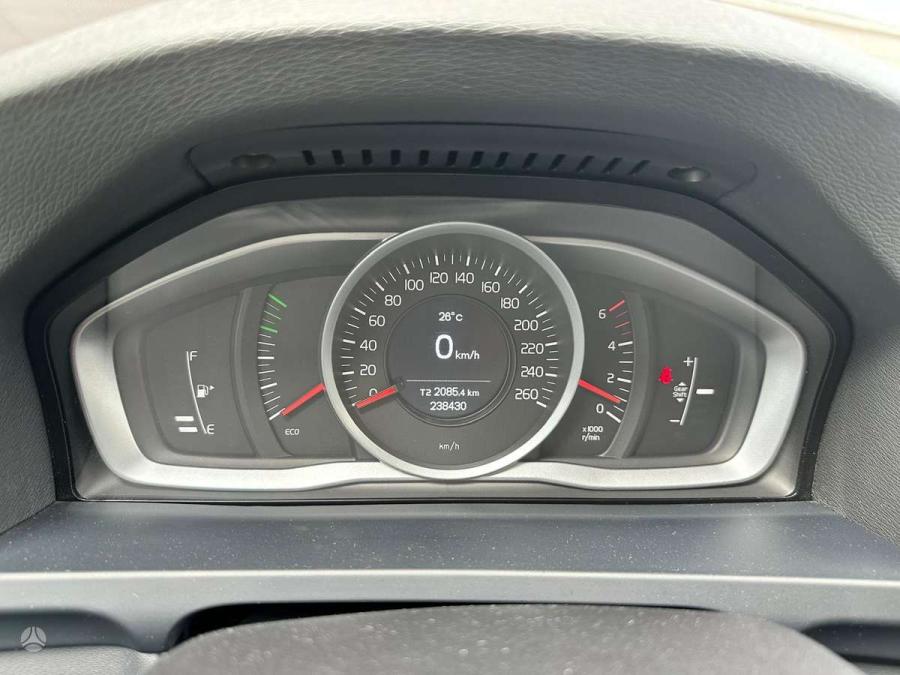 Black Volvo S60 2014 in Kaunas, with an engine capacity of 2.00 L and mileage of 238 thousand km for 5990 €, photo 17 on AUTOMOTO.COM.LV