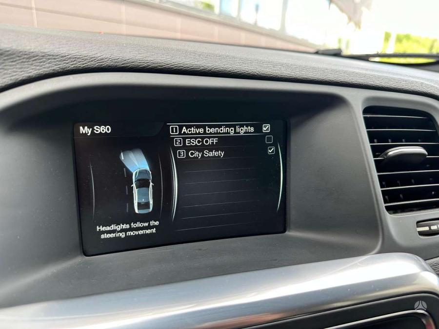 Black Volvo S60 2014 in Kaunas, with an engine capacity of 2.00 L and mileage of 238 thousand km for 5990 €, photo 19 on AUTOMOTO.COM.LV