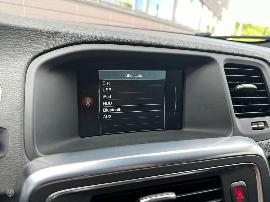 Black Volvo S60 2014 in Kaunas, with an engine capacity of 2.00 L and mileage of 238 thousand km for 5990 €, photo 20 on AUTOMOTO.COM.LV
