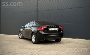 Black Volvo S60 2014 in Riga, with an engine capacity of 1.60 L and mileage of 224 thousand km for 7299 €, photo 4 on AUTOMOTO.COM.LV