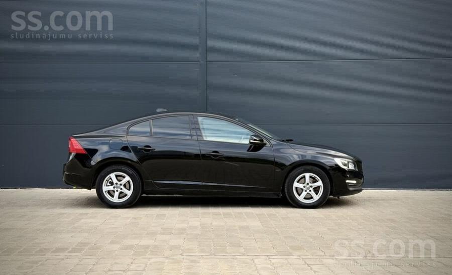 Black Volvo S60 2014 in Riga, with an engine capacity of 1.60 L and mileage of 224 thousand km for 7299 €, photo 6 on AUTOMOTO.COM.LV