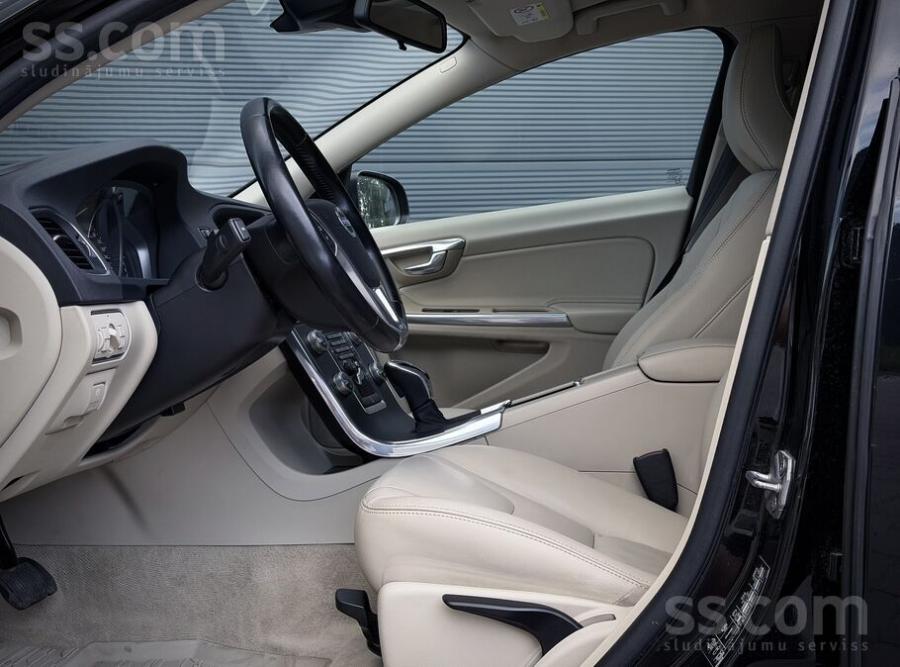 Black Volvo S60 2014 in Riga, with an engine capacity of 1.60 L and mileage of 224 thousand km for 7299 €, photo 10 on AUTOMOTO.COM.LV