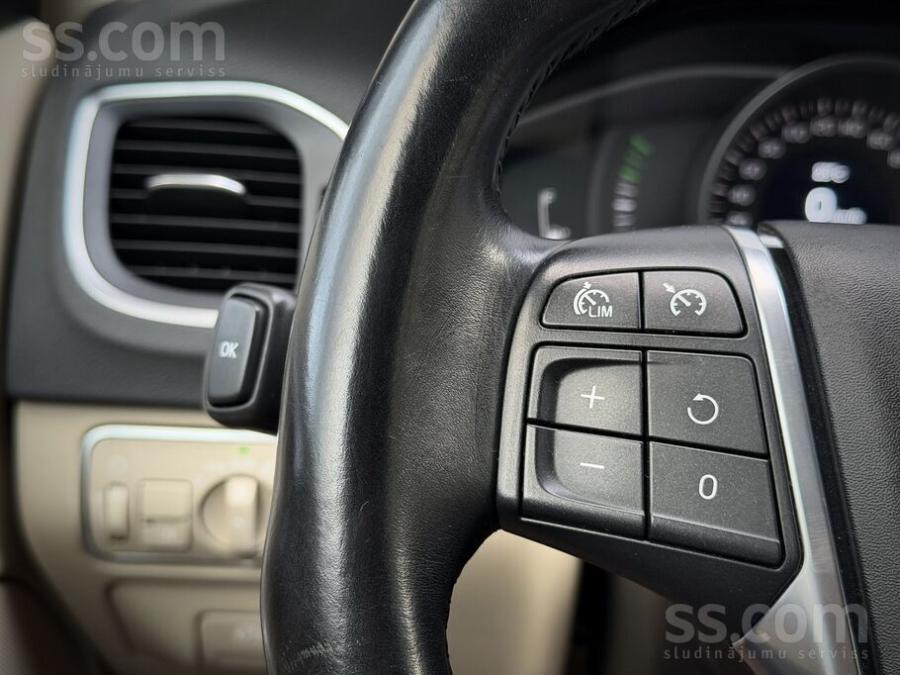 Black Volvo S60 2014 in Riga, with an engine capacity of 1.60 L and mileage of 224 thousand km for 7299 €, photo 13 on AUTOMOTO.COM.LV