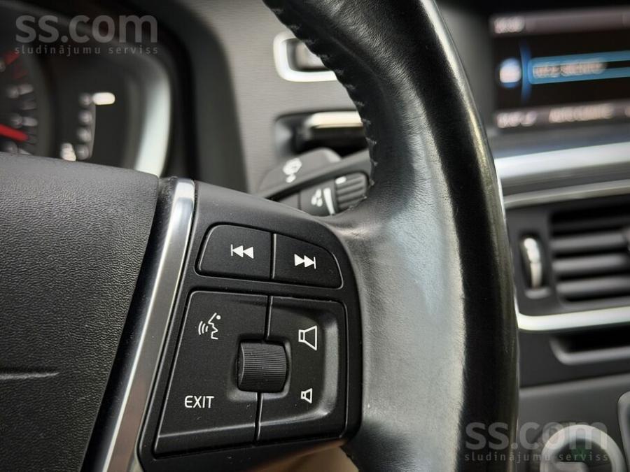 Black Volvo S60 2014 in Riga, with an engine capacity of 1.60 L and mileage of 224 thousand km for 7299 €, photo 14 on AUTOMOTO.COM.LV