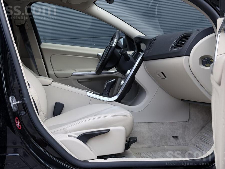 Black Volvo S60 2014 in Riga, with an engine capacity of 1.60 L and mileage of 224 thousand km for 7299 €, photo 21 on AUTOMOTO.COM.LV