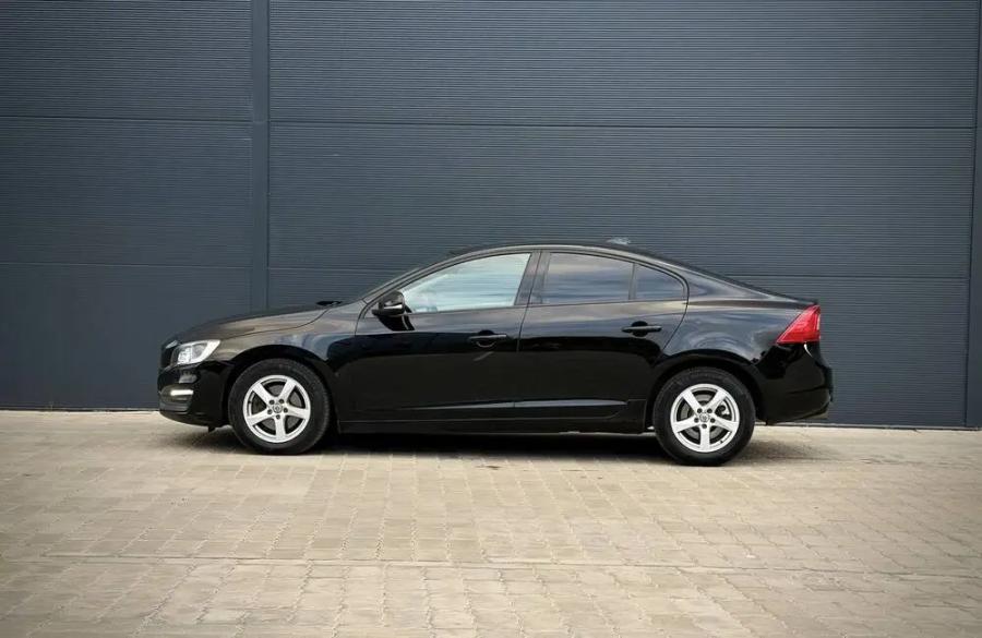 Black Volvo S60 2014 in Riga, with an engine capacity of 1.60 L and mileage of 224 thousand km for 7299 €, photo 3 on AUTOMOTO.COM.LV