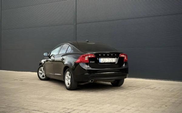Melns Volvo S60 2014 Rīga, ar dzinēja tilpumu 1.60 L un nobraukumu 224 tūkst. km par 7299 €, foto 3 vietnē AUTOMOTO.COM.LV