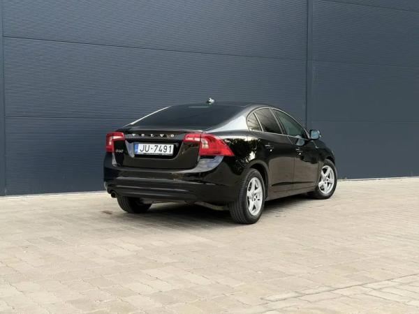 Melns Volvo S60 2014 Rīga, ar dzinēja tilpumu 1.60 L un nobraukumu 224 tūkst. km par 7299 €, foto 6 vietnē AUTOMOTO.COM.LV