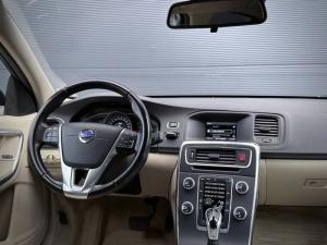 Black Volvo S60 2014 in Riga, with an engine capacity of 1.60 L and mileage of 224 thousand km for 7299 €, photo 8 on AUTOMOTO.COM.LV