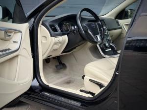 Black Volvo S60 2014 in Riga, with an engine capacity of 1.60 L and mileage of 224 thousand km for 7299 €, photo 9 on AUTOMOTO.COM.LV