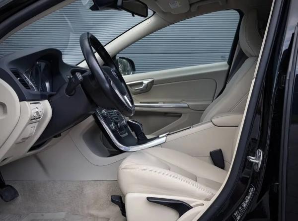 Melns Volvo S60 2014 Rīga, ar dzinēja tilpumu 1.60 L un nobraukumu 224 tūkst. km par 7299 €, foto 9 vietnē AUTOMOTO.COM.LV