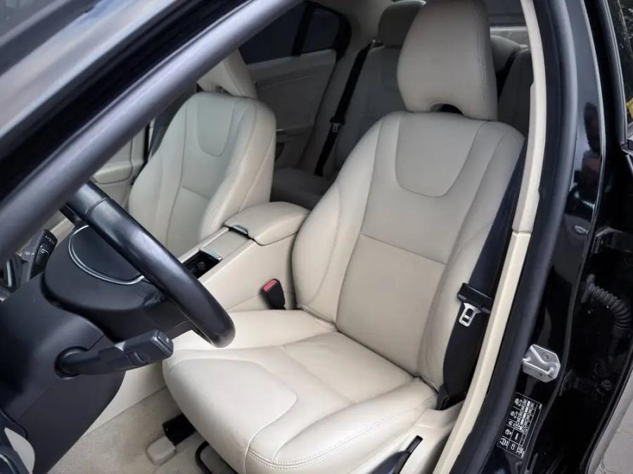Black Volvo S60 2014 in Riga, with an engine capacity of 1.60 L and mileage of 224 thousand km for 7299 €, photo 11 on AUTOMOTO.COM.LV