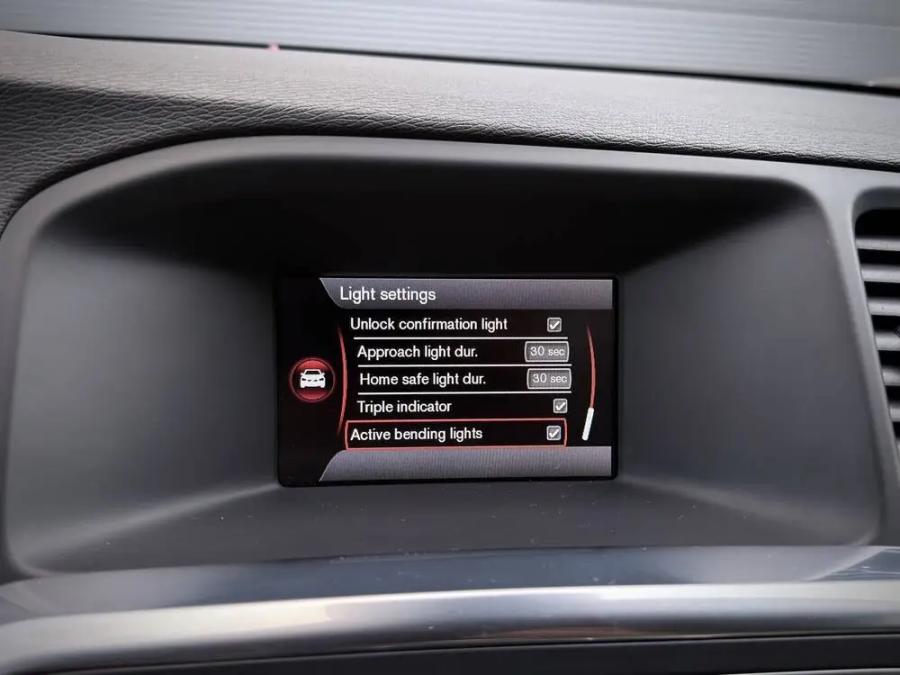 Black Volvo S60 2014 in Riga, with an engine capacity of 1.60 L and mileage of 224 thousand km for 7299 €, photo 15 on AUTOMOTO.COM.LV