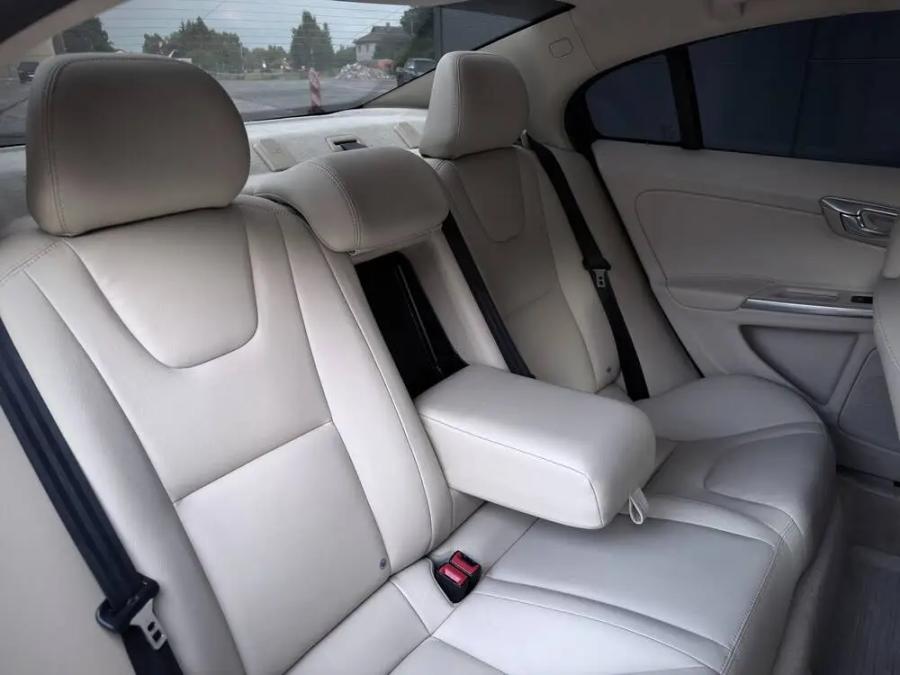 Black Volvo S60 2014 in Riga, with an engine capacity of 1.60 L and mileage of 224 thousand km for 7299 €, photo 22 on AUTOMOTO.COM.LV