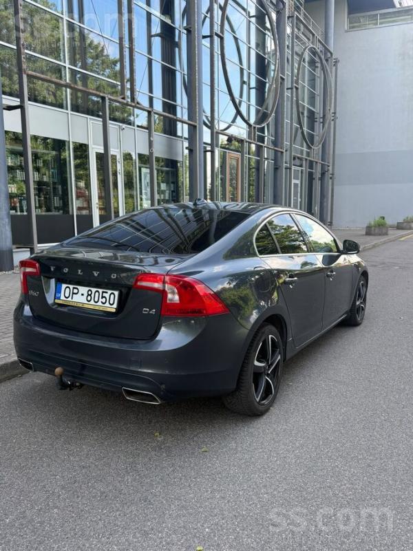 Black Volvo S60 2014 in Riga, with an engine capacity of 2.00 L and mileage of 0 thousand km for 7500 €, photo 3 on AUTOMOTO.COM.LV