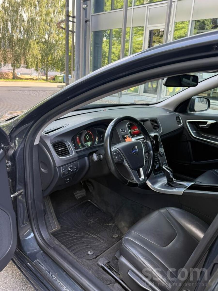 Melns Volvo S60 2014 Rīga, ar dzinēja tilpumu 2.00 L un nobraukumu 0 tūkst. km par 7500 €, foto 9 vietnē AUTOMOTO.COM.LV