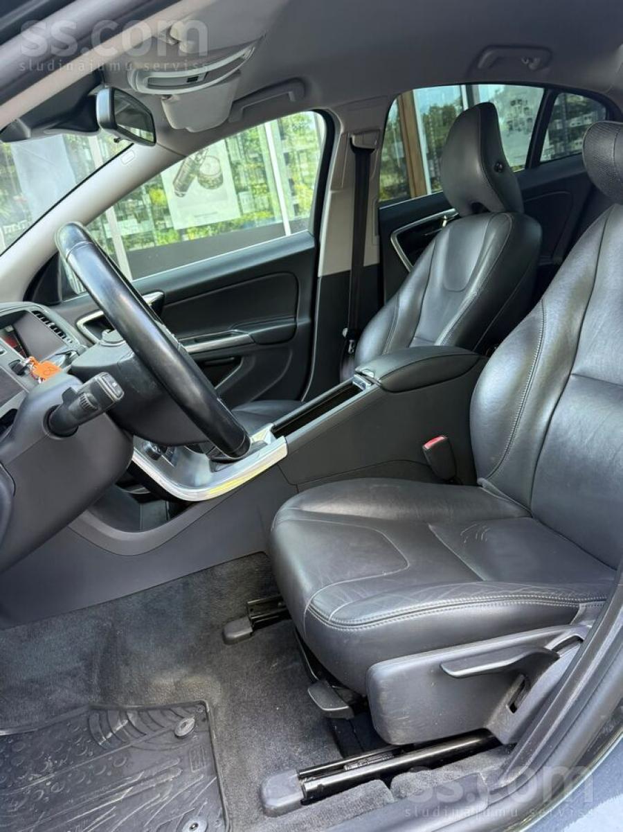 Melns Volvo S60 2014 Rīga, ar dzinēja tilpumu 2.00 L un nobraukumu 0 tūkst. km par 7500 €, foto 11 vietnē AUTOMOTO.COM.LV