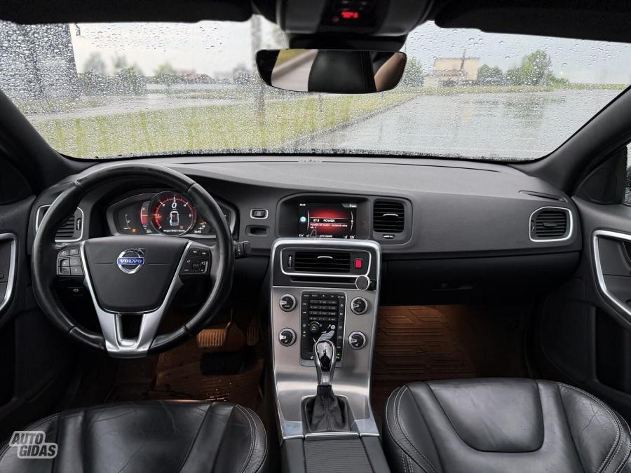 Melns Volvo S60 2014 Panevēža, ar dzinēja tilpumu 2.00 L un nobraukumu 316 tūkst. km par 5200 €, foto 14 vietnē AUTOMOTO.COM.LV