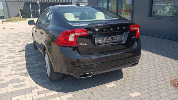 Black Volvo S60 2014 in Siauliai, with an engine capacity of 2.50 L and mileage of 272 thousand km for 6900 €, photo 6 on AUTOMOTO.COM.LV