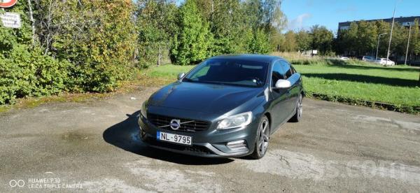 Melns Volvo S60 2014 Aizkraukle, ar dzinēja tilpumu 2.00 L un nobraukumu 322 tūkst. km par 7500 €, foto 2 vietnē AUTOMOTO.COM.LV
