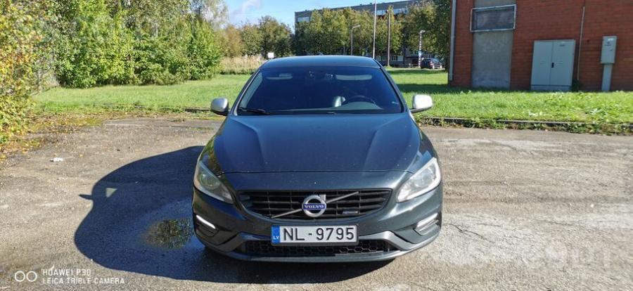 Black Volvo S60 2014 in Aizkraukle, with an engine capacity of 2.00 L and mileage of 322 thousand km for 7500 €, photo 4 on AUTOMOTO.COM.LV
