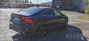 Black Volvo S60 2014 in Aizkraukle, with an engine capacity of 2.00 L and mileage of 322 thousand km for 7500 €, photo 6 on AUTOMOTO.COM.LV