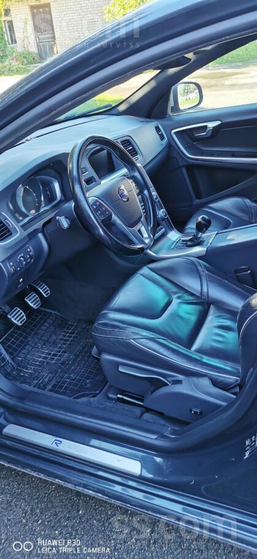 Black Volvo S60 2014 in Aizkraukle, with an engine capacity of 2.00 L and mileage of 322 thousand km for 7500 €, photo 12 on AUTOMOTO.COM.LV