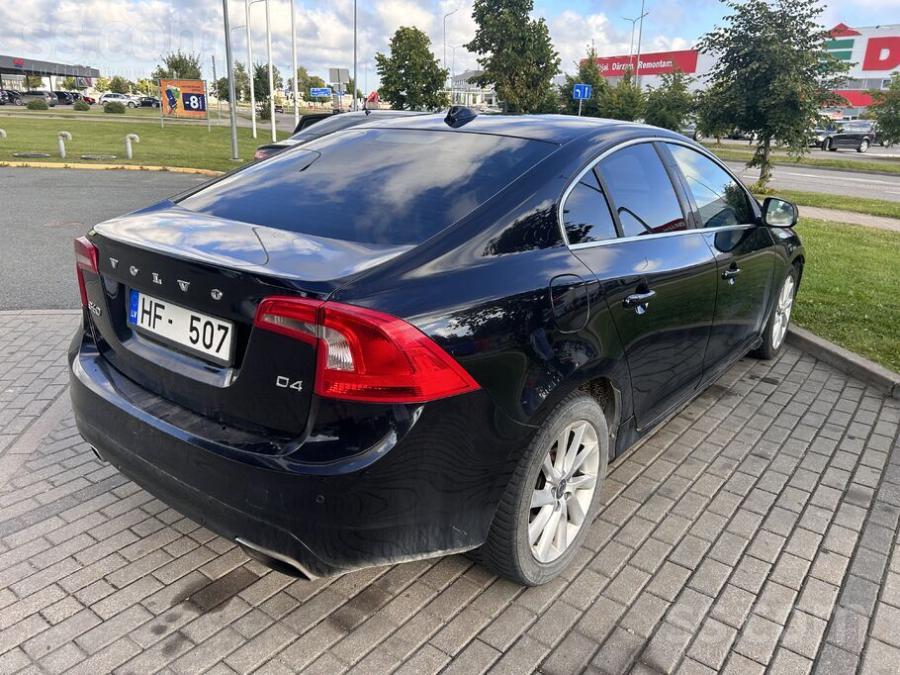 Black Volvo S60 2014 in Riga, with an engine capacity of 2.00 L and mileage of 309 thousand km for 4000 €, photo 3 on AUTOMOTO.COM.LV