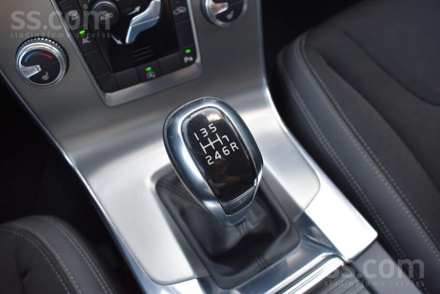 Black Volvo S60 2014 in Kuldiga, with an engine capacity of 2.00 L and mileage of 0 thousand km for 8800 €, photo 10 on AUTOMOTO.COM.LV