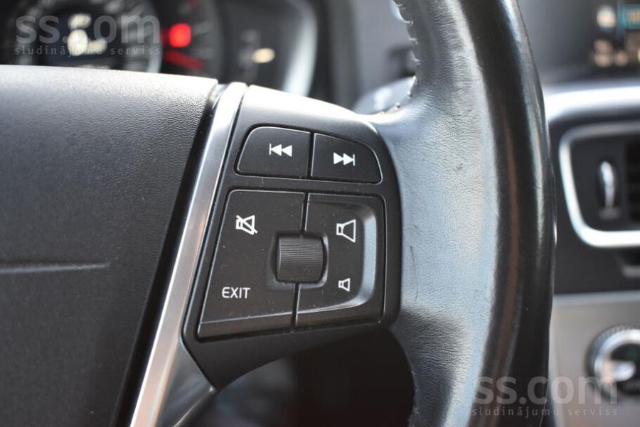 Black Volvo S60 2014 in Kuldiga, with an engine capacity of 2.00 L and mileage of 0 thousand km for 8800 €, photo 16 on AUTOMOTO.COM.LV