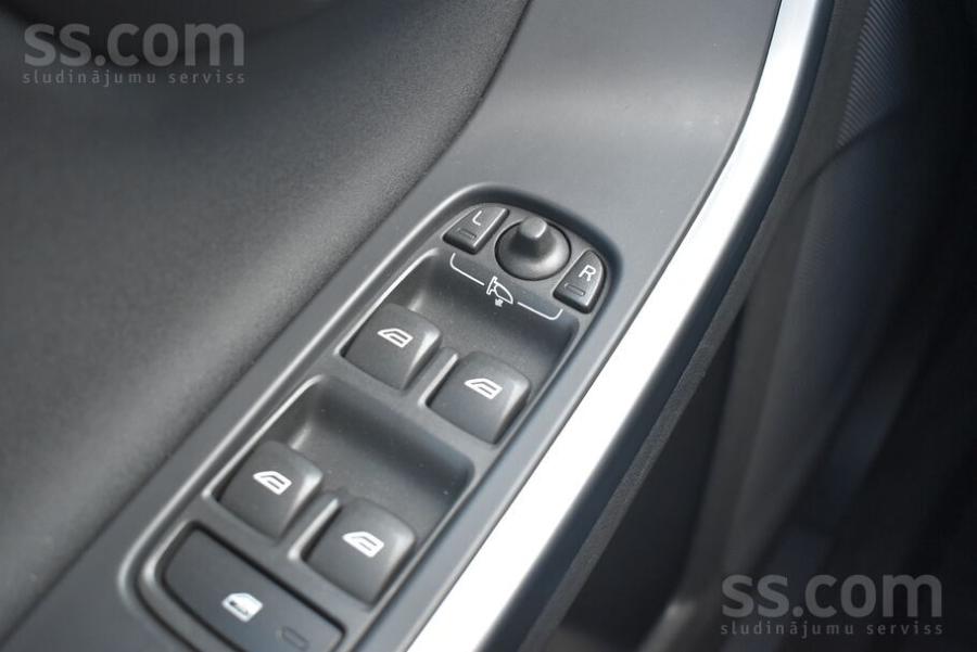 Black Volvo S60 2014 in Kuldiga, with an engine capacity of 2.00 L and mileage of 0 thousand km for 8800 €, photo 19 on AUTOMOTO.COM.LV