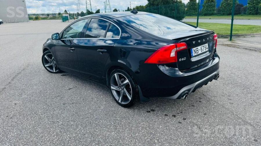 Black Volvo S60 2014 in Riga, with an engine capacity of 2.00 L and mileage of 280 thousand km for 6500 €, photo 6 on AUTOMOTO.COM.LV