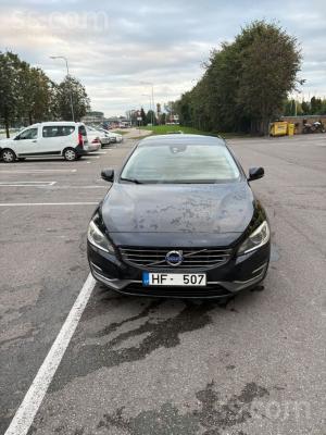 Melns Volvo S60 2014 Rīga, ar dzinēja tilpumu 2.00 L un nobraukumu 300 tūkst. km par 6200 €, foto  vietnē AUTOMOTO.COM.LV