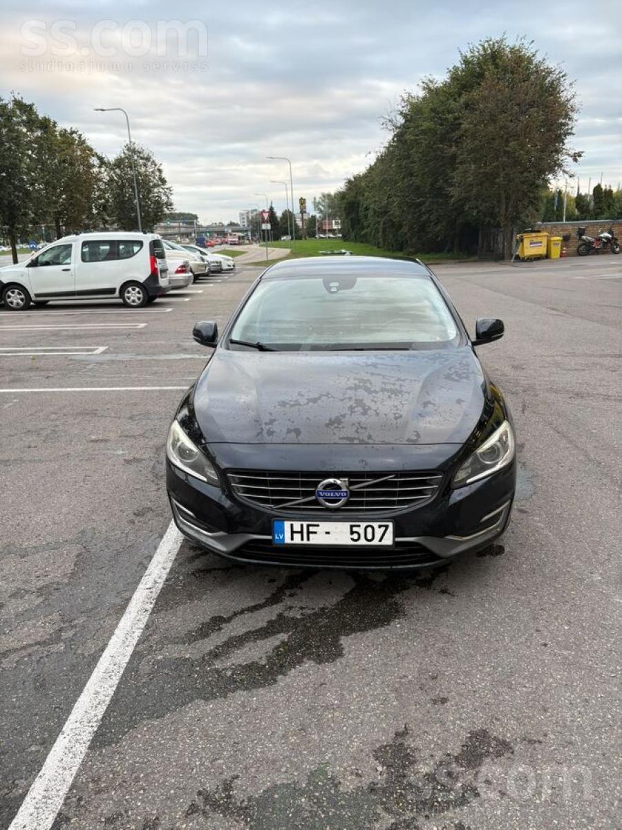 Black Volvo S60 2014 in Riga, with an engine capacity of 2.00 L and mileage of 300 thousand km for 6200 €, photo 1 on AUTOMOTO.COM.LV