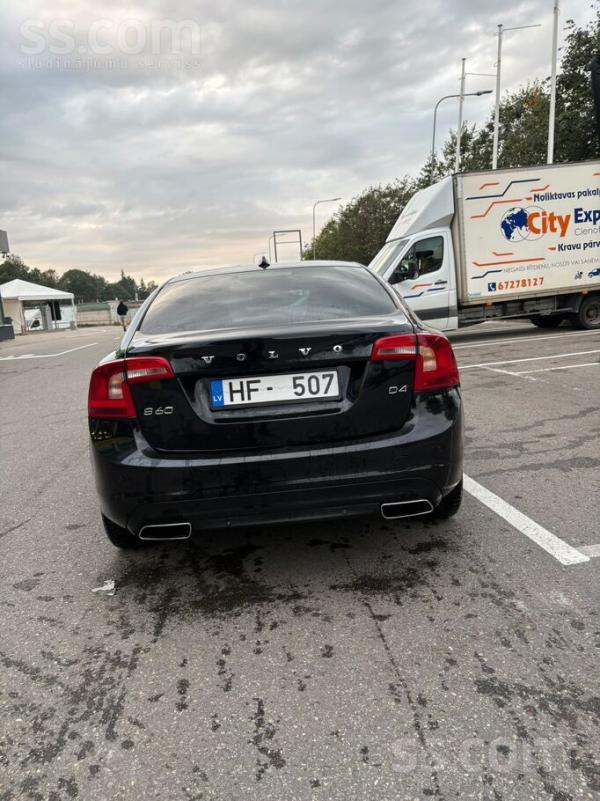 Volvo S60 2014 Rīga vietnē Melns Volvo S60 2014 Rīga, ar dzinēja tilpumu 2.00 L un nobraukumu 300 tūkst. km par 6200 €, foto 3 vietnē AUTOMOTO.COM.LV