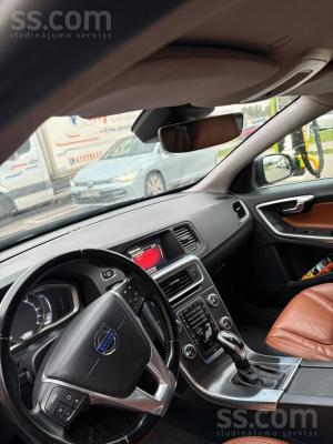 Black Volvo S60 2014 in Riga, with an engine capacity of 2.00 L and mileage of 300 thousand km for 6200 €, photo 4 on AUTOMOTO.COM.LV