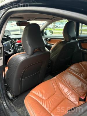 Black Volvo S60 2014 in Riga, with an engine capacity of 2.00 L and mileage of 300 thousand km for 6200 €, photo 6 on AUTOMOTO.COM.LV