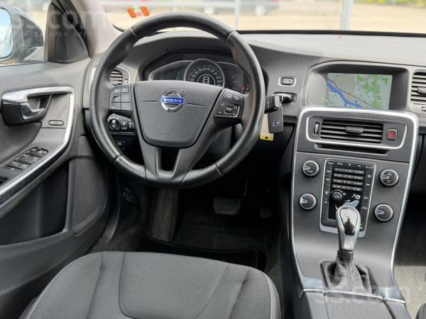 Volvo S60 2014 Rīga vietnē Melns Volvo S60 2014 Rīga, ar dzinēja tilpumu 2.00 L un nobraukumu 370 tūkst. km par 5990 €, foto 5 vietnē AUTOMOTO.COM.LV