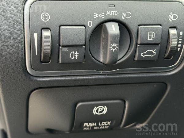 Volvo S60 2014 Rīga vietnē Melns Volvo S60 2014 Rīga, ar dzinēja tilpumu 2.00 L un nobraukumu 370 tūkst. km par 5990 €, foto 7 vietnē AUTOMOTO.COM.LV
