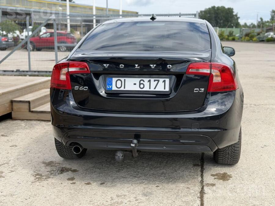 Black Volvo S60 2014 in Riga, with an engine capacity of 2.00 L and mileage of 370 thousand km for 5990 €, photo 18 on AUTOMOTO.COM.LV