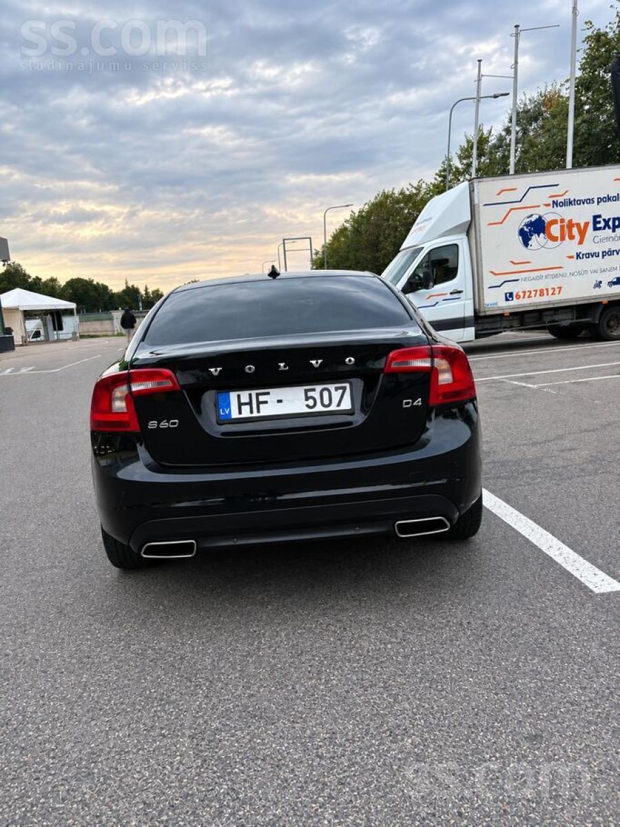 Melns Volvo S60 2014 Rīga, ar dzinēja tilpumu 2.00 L un nobraukumu 300 tūkst. km par 5600 €, foto 3 vietnē AUTOMOTO.COM.LV