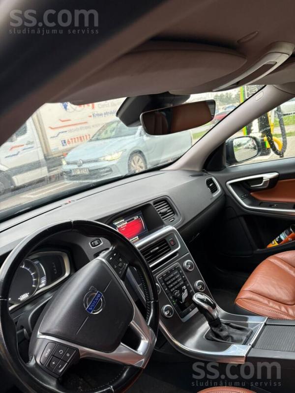 Black Volvo S60 2014 in Riga, with an engine capacity of 2.00 L and mileage of 300 thousand km for 5600 €, photo 6 on AUTOMOTO.COM.LV