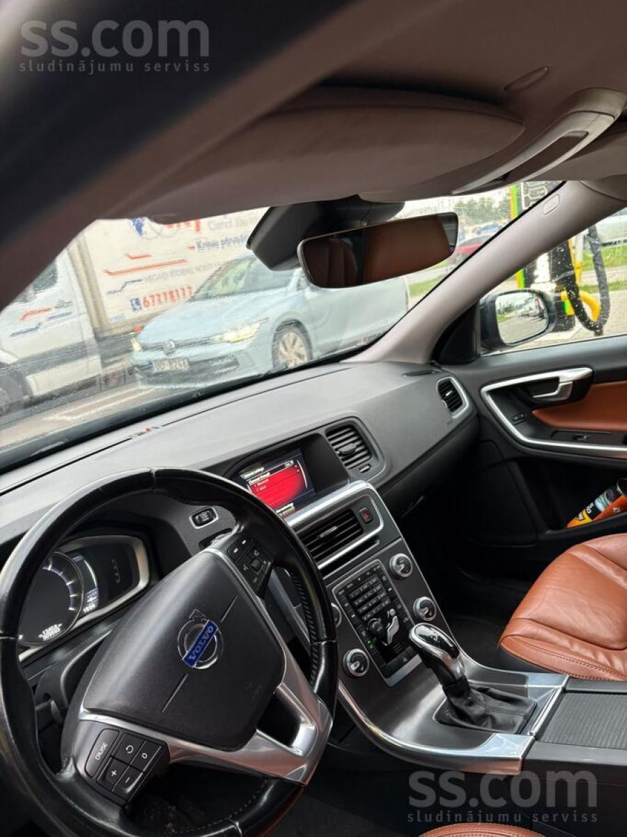 Melns Volvo S60 2014 Rīga, ar dzinēja tilpumu 2.00 L un nobraukumu 300 tūkst. km par 5600 €, foto 6 vietnē AUTOMOTO.COM.LV