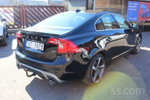 Melns Volvo S60 2015 Liepāja, ar dzinēja tilpumu 2.00 L un nobraukumu 255 tūkst. km par 2300 €, foto 4 vietnē AUTOMOTO.COM.LV