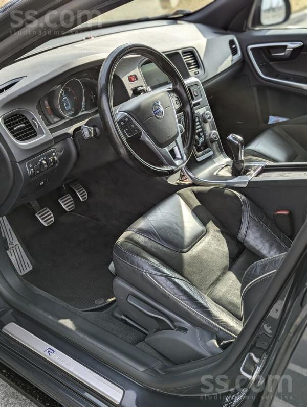 Melns Volvo S60 2015 Rīga, ar dzinēja tilpumu 2.00 L un nobraukumu 321 tūkst. km par 10000 €, foto 10 vietnē AUTOMOTO.COM.LV