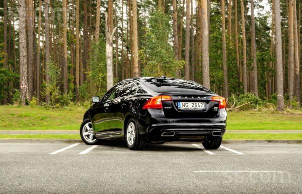 Black Volvo S60 2015 in Riga, with an engine capacity of 2.40 L and mileage of 324 thousand km for 9990 €, photo 7 on AUTOMOTO.COM.LV