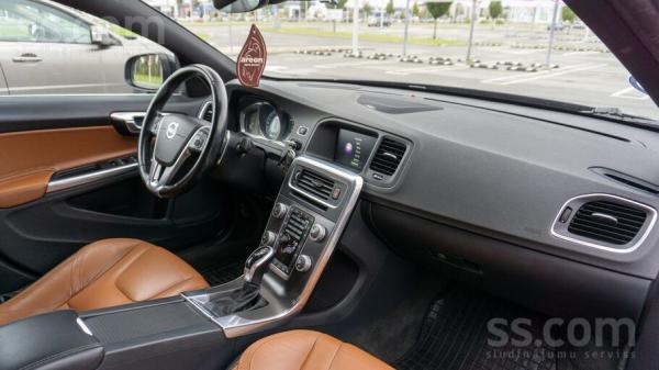 Black Volvo S60 2015 in Riga, with an engine capacity of 2.40 L and mileage of 324 thousand km for 9990 €, photo 10 on AUTOMOTO.COM.LV