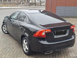 Melns Volvo S60 2015 Šilutė, ar dzinēja tilpumu 2.00 L un nobraukumu 290 tūkst. km par 5900 €, foto 4 vietnē AUTOMOTO.COM.LV